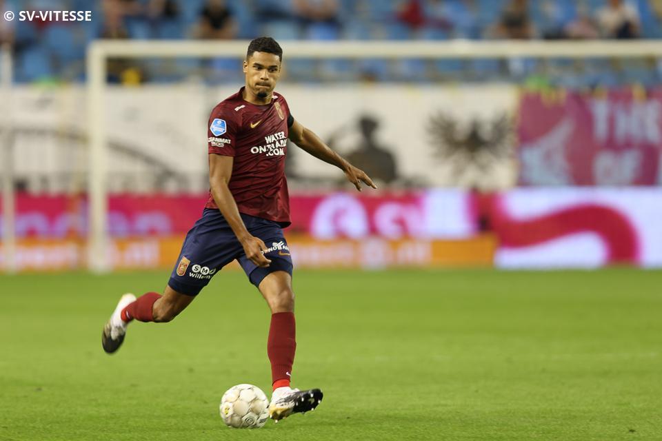 Danilho Doekhi maakt zich op voor Nederland - Duitsland tijdens EK ...