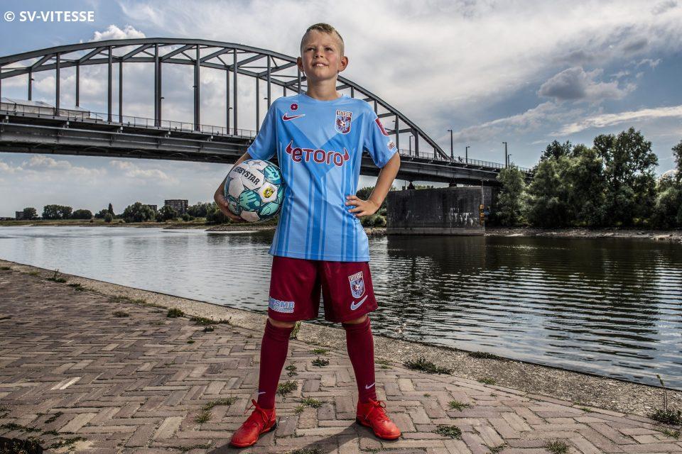 Vitesse presenteert Airborne-tenue 2022|2023: opdat we niet vergeten ...