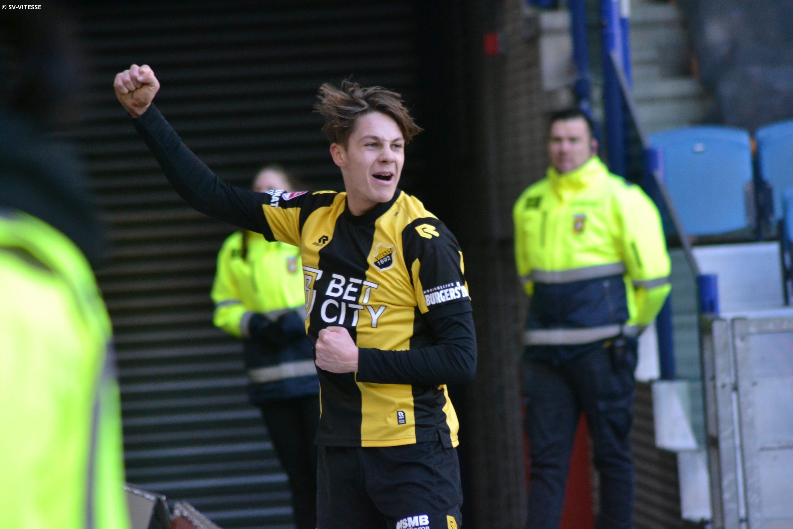 Vitesse verslaat De Graafschap, pakt derde zege op rij en noteert ...